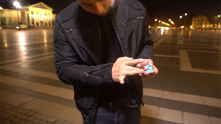 Chinese Coin Color Change (Gimmicks and Online Instructions) by Joker ...